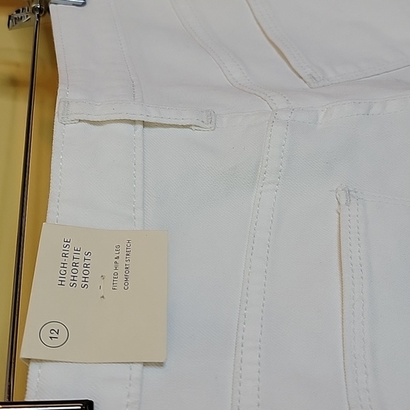 Universal Thread | Shorts | Universal Thread White Shorts With Pattern ...